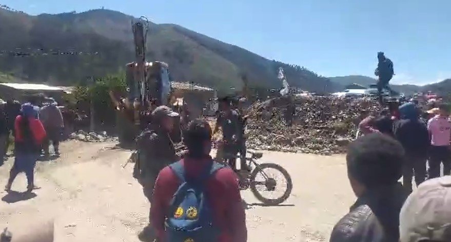 Gobierno y pobladores suscriben acuerdo y levantan bloqueo en Colomi ...